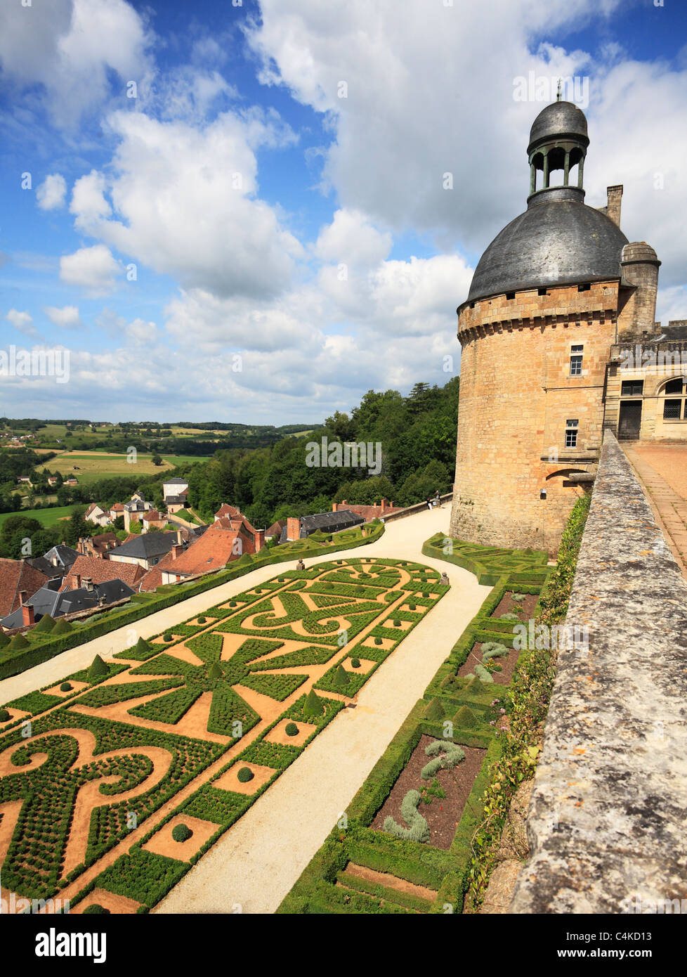 Formal French gardens with geometric Box hedges and topiary ...
