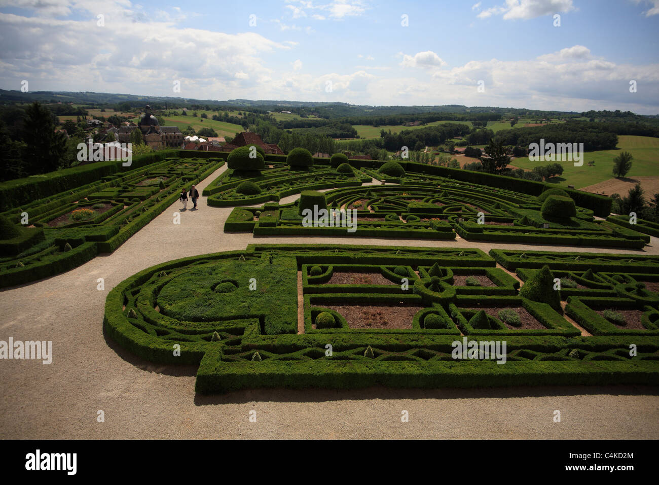 Formal French gardens with geometric Box hedges and topiary ...