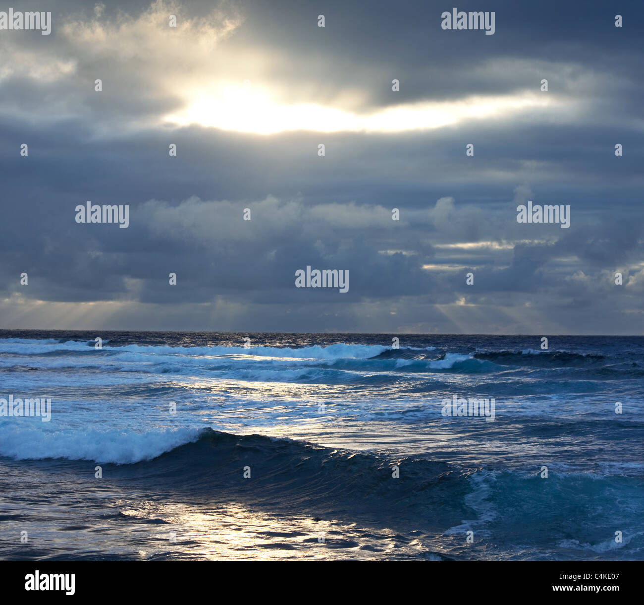 Dark ocean waves hi-res stock photography and images - Alamy