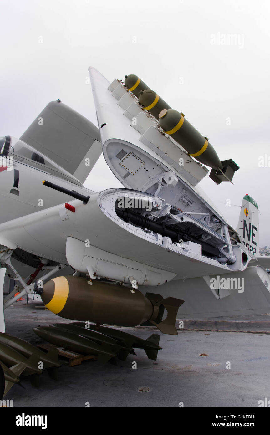 Bomber aircraft with bombs and gun Stock Photo - Alamy