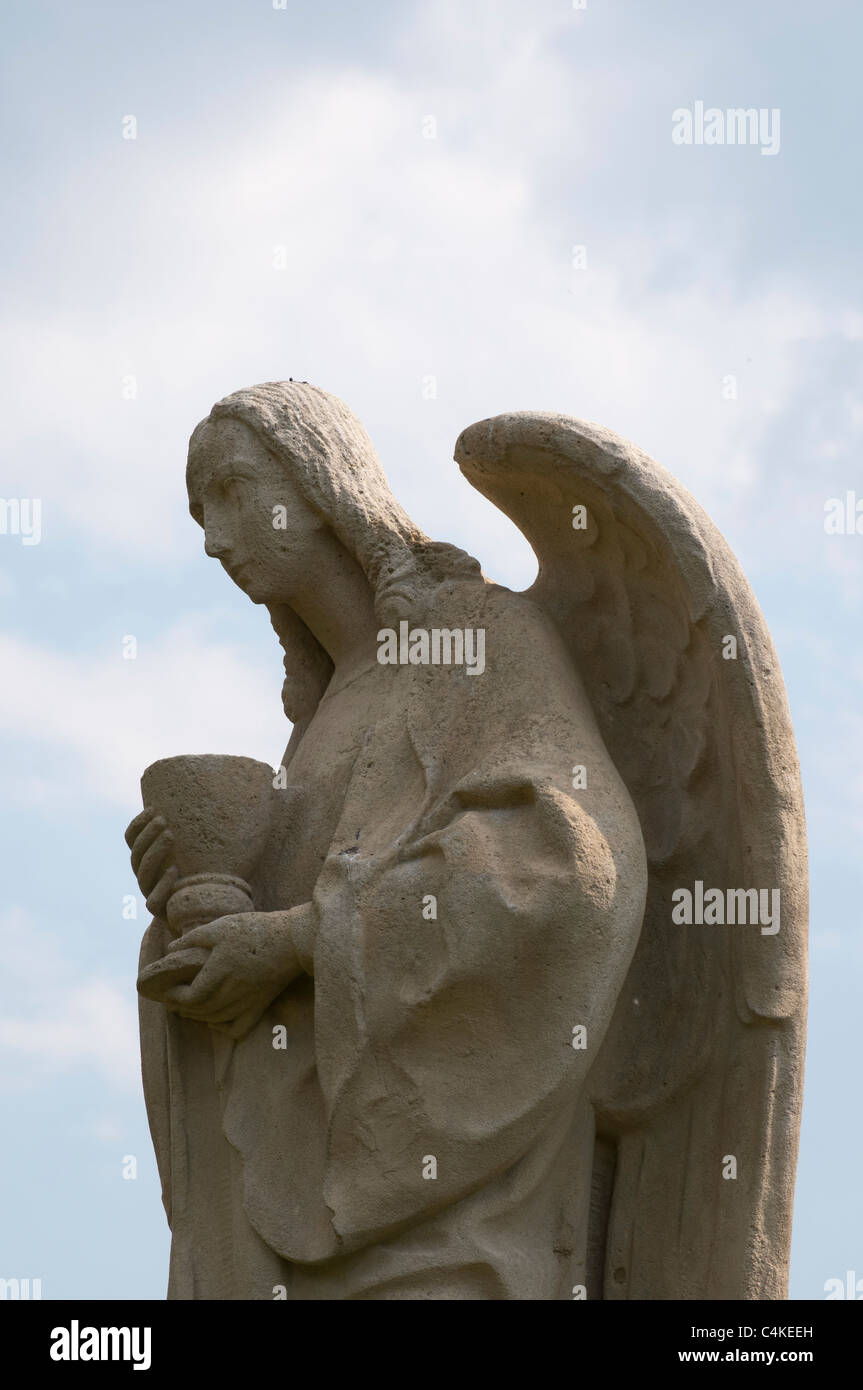 Church cherub angel statue hi-res stock photography and images - Alamy
