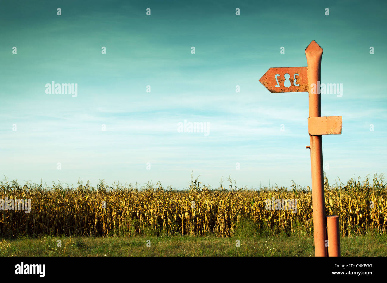 Old iron signpost hi-res stock photography and images - Alamy