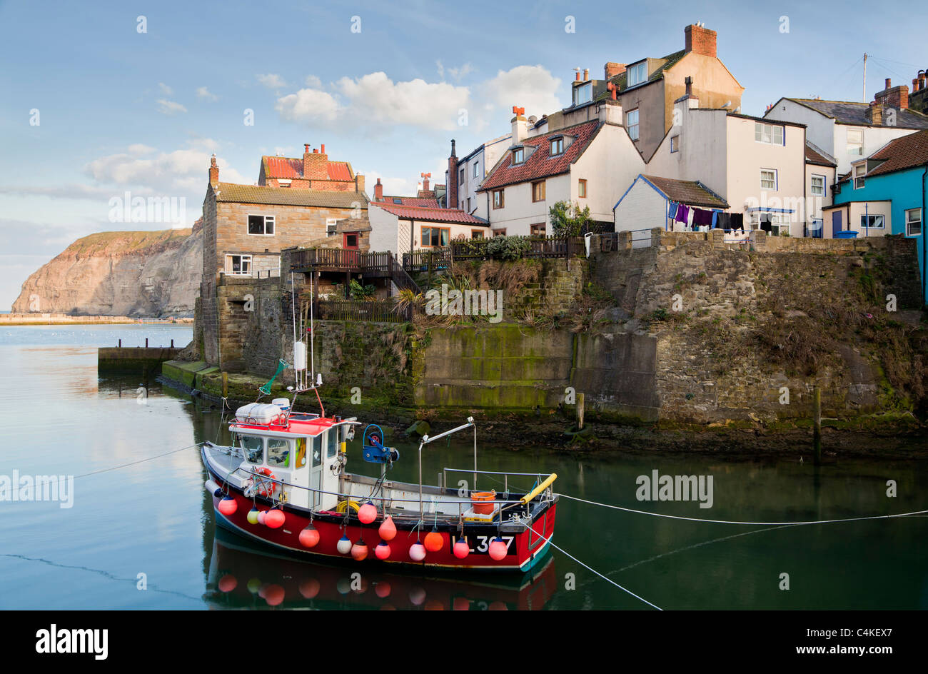 Harbour entrance at Staithes, North Yorkshire Stock Photo - Alamy