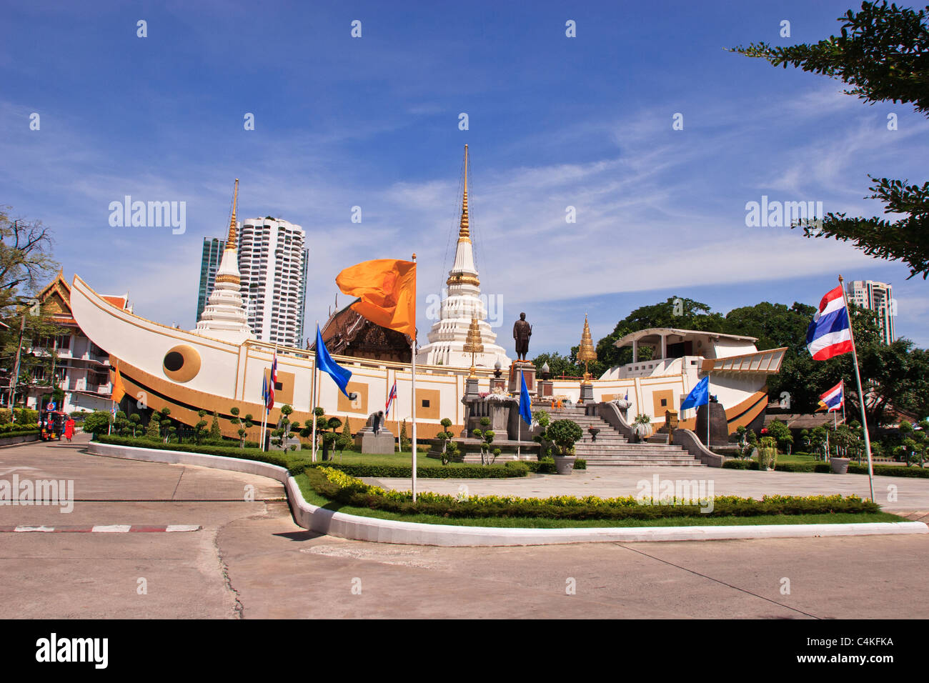 Statue king rama iii thailand hi-res stock photography and images - Alamy