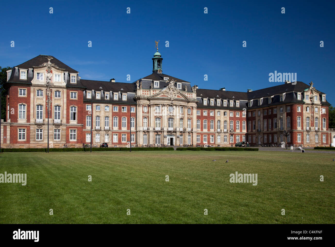Castle of Muenster, Muensterland, North Rhine-Westphalia, Germany Stock ...