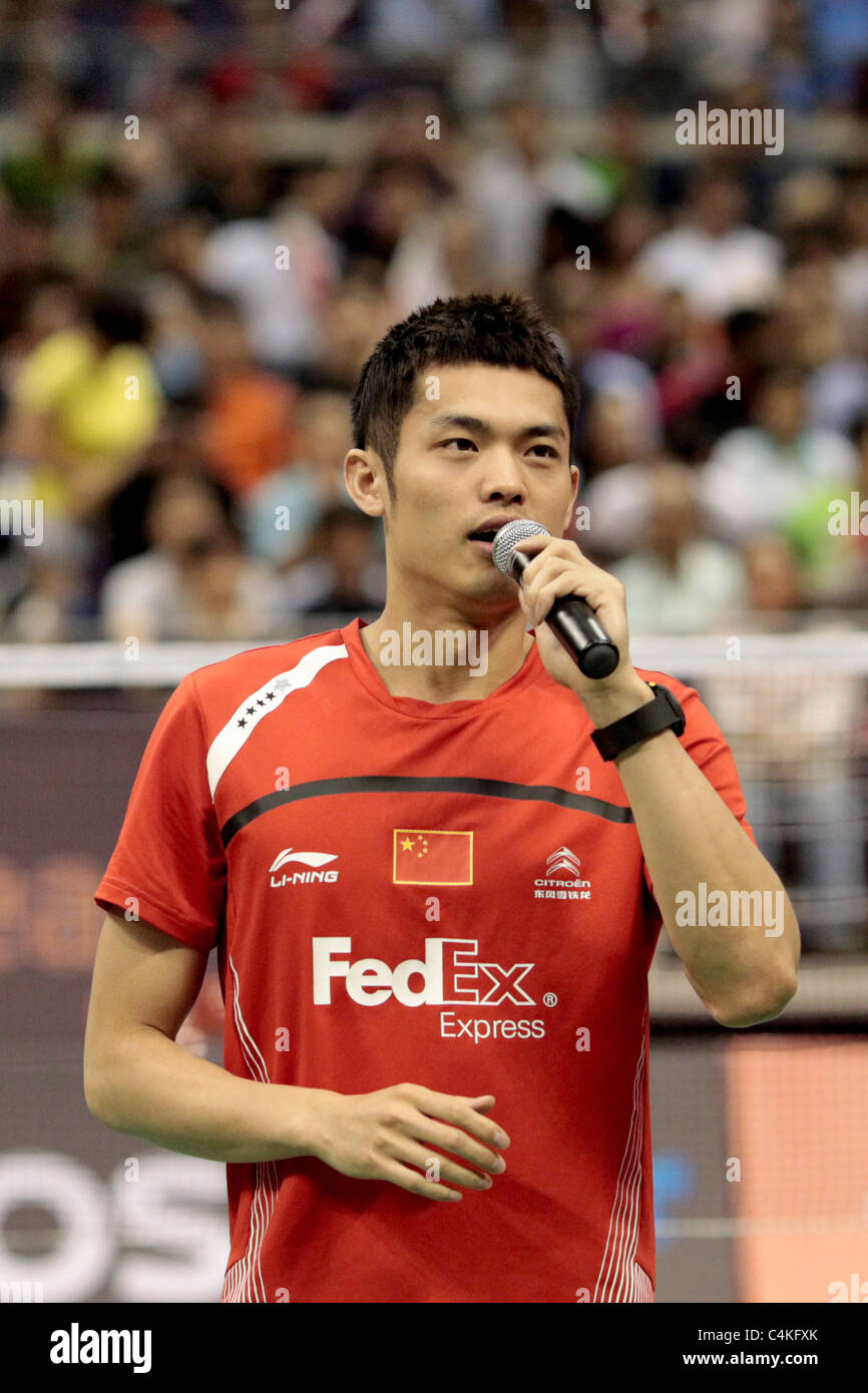 Lin Dan of China addresses the fans for his reasons for pulling out of ...