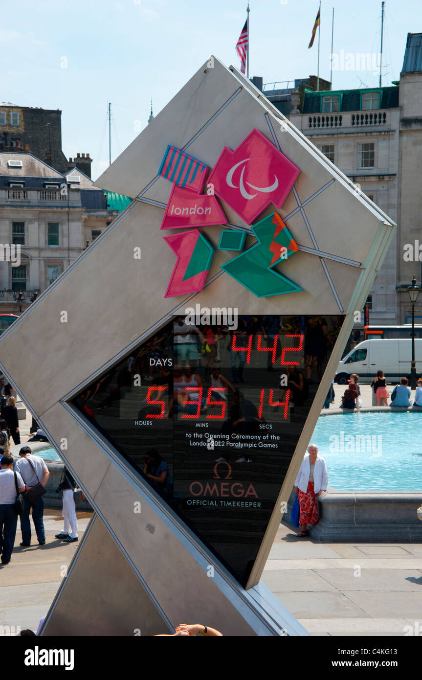 Clock in London's Trafalgar Square counting down to the London Olympics ...