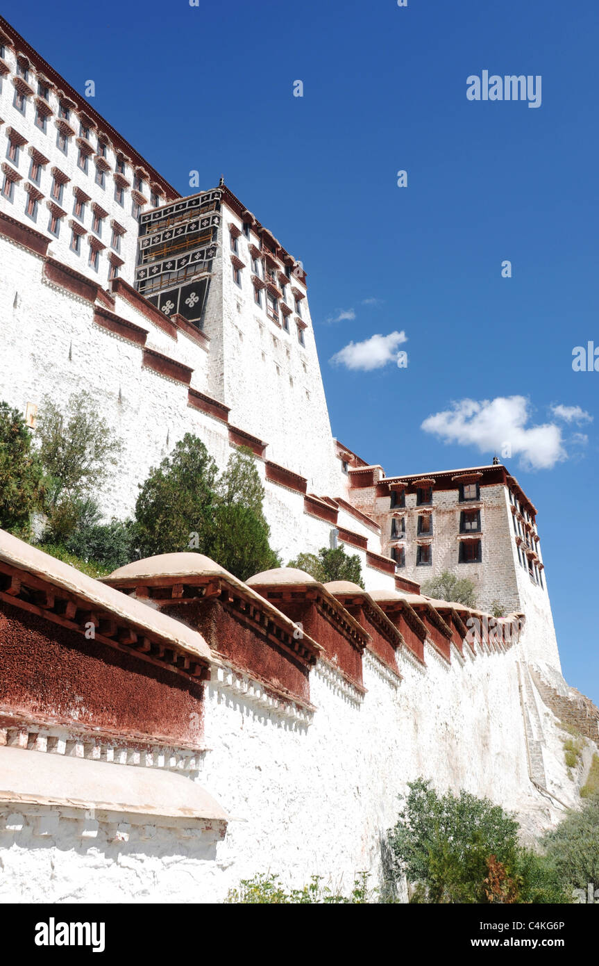Landmark of the famous Potala Palace in Lhasa,Tibet Stock Photo - Alamy
