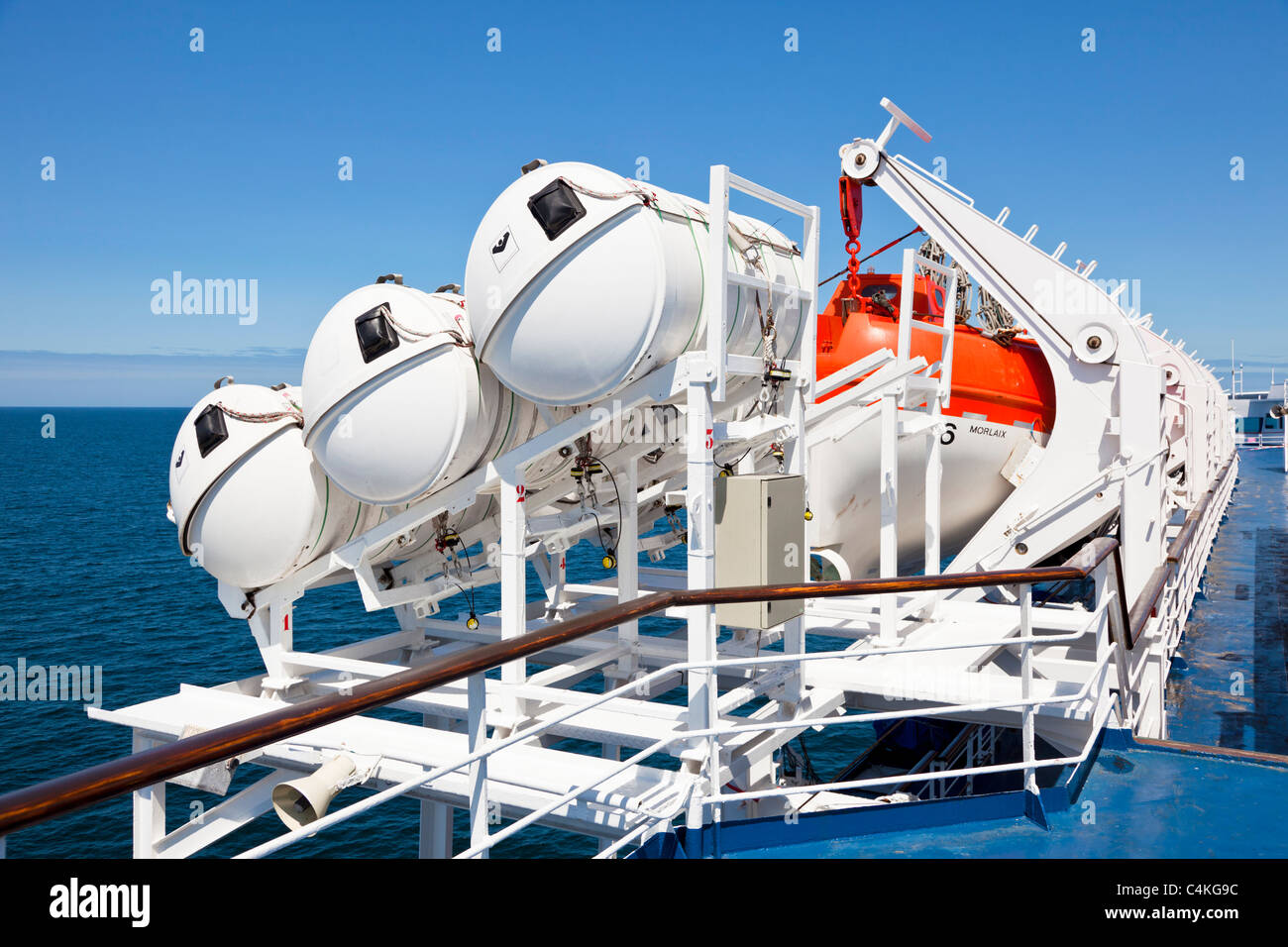 Liferaft hi-res stock photography and images - Alamy
