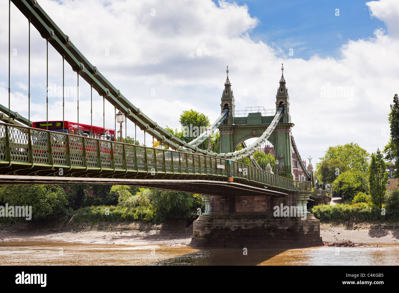 Hammersmith bridge london hi-res stock photography and images - Alamy
