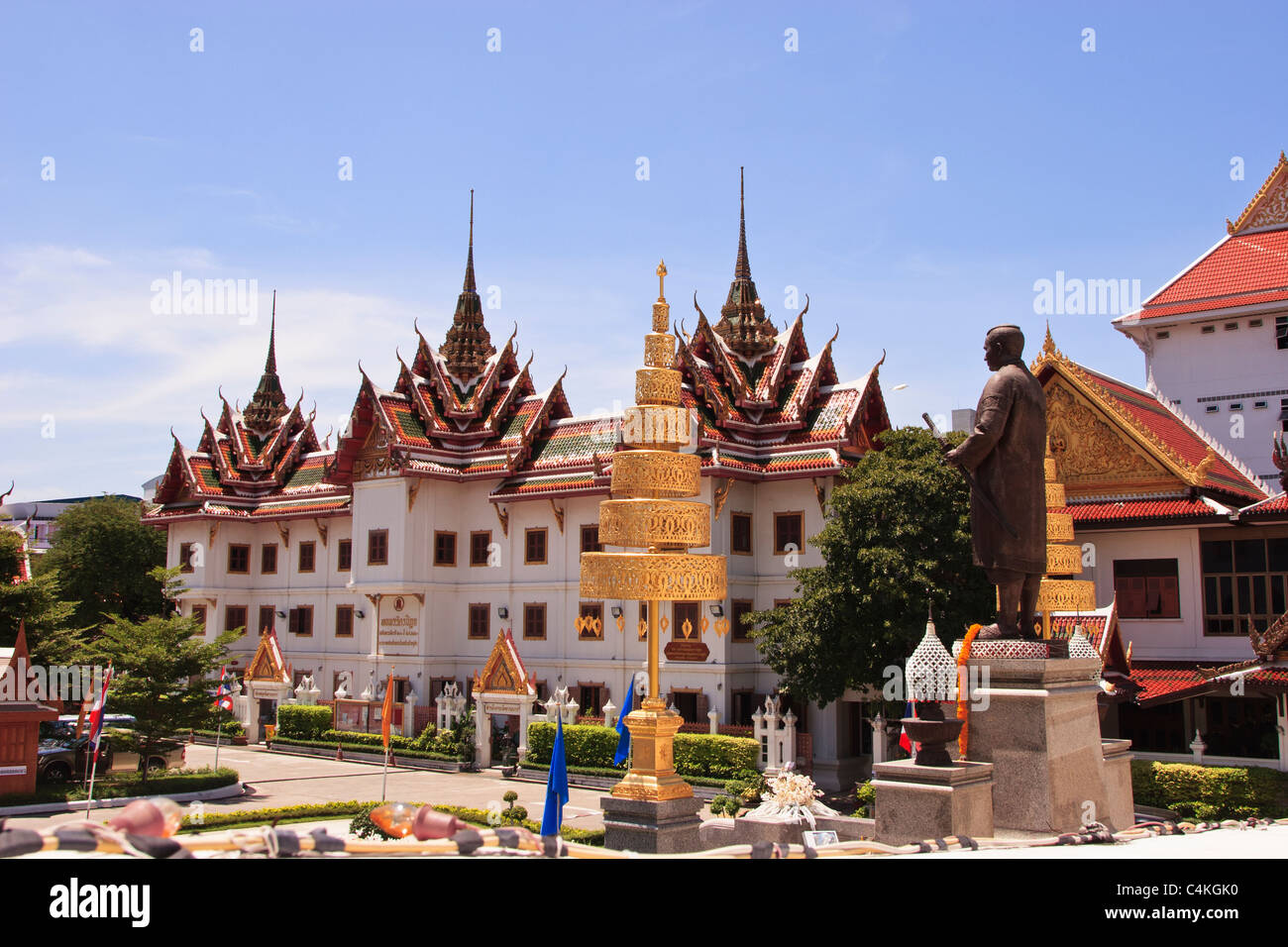 Wat Yannawa's office, library building and King Rama III statue in the ...