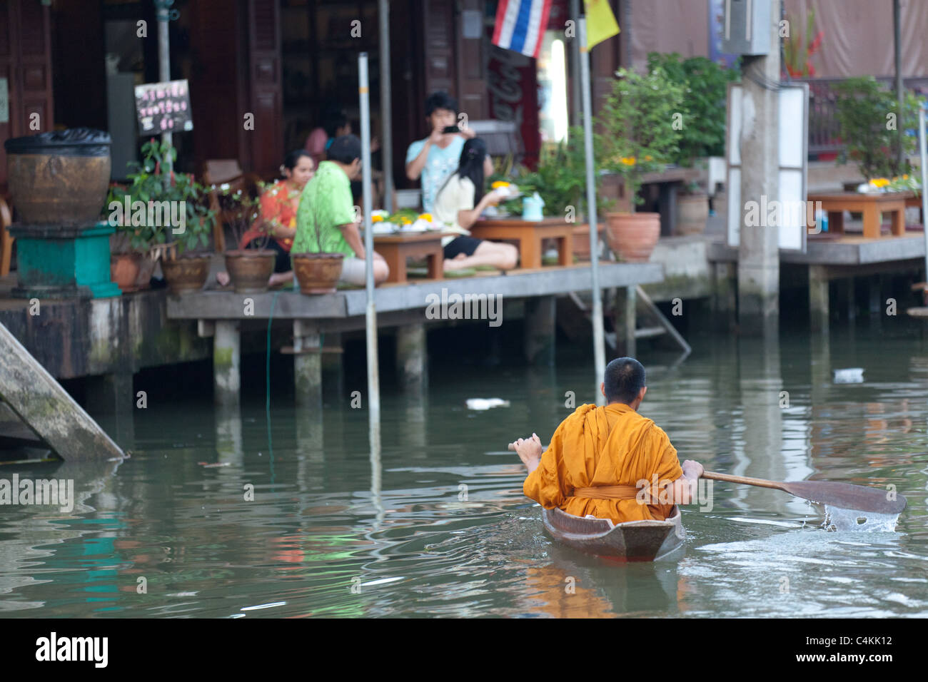 Thai buddhist monk rowing boat hi-res stock photography and images - Alamy