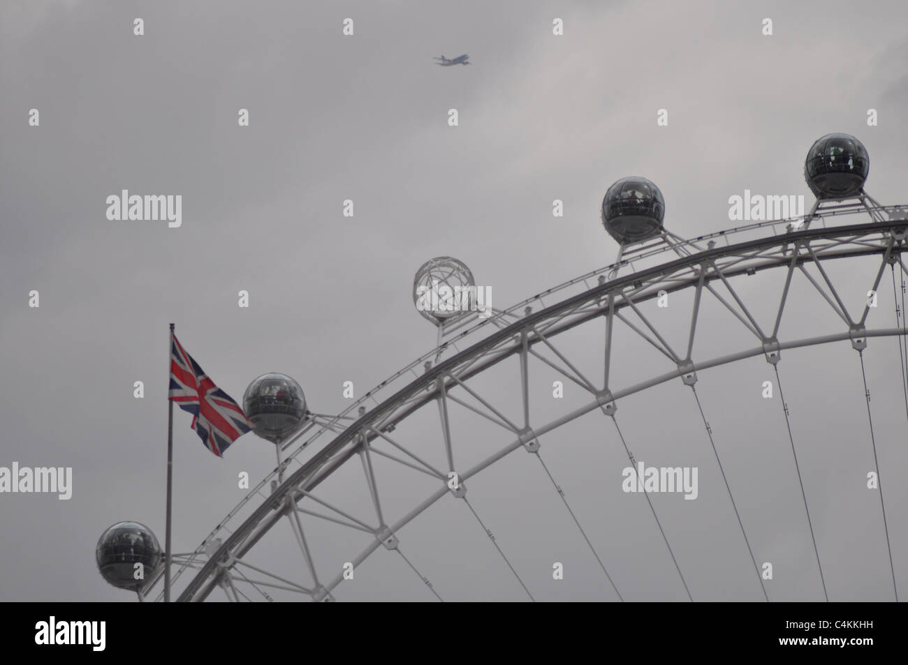 London wheel capsule hi-res stock photography and images - Alamy