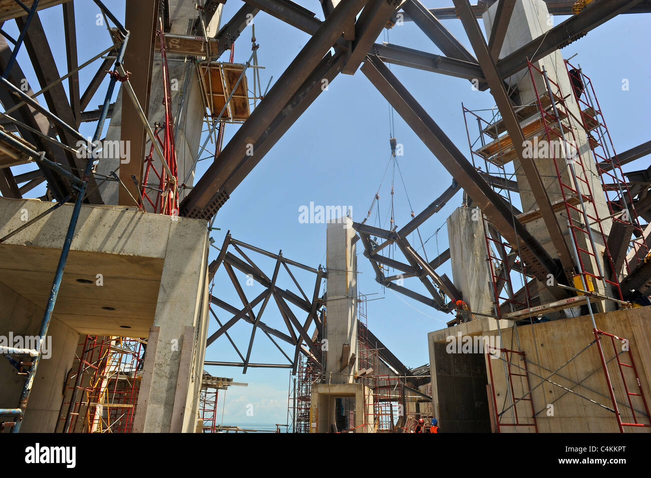 Frank Gehry, the world famous architect best known for the innovative ...