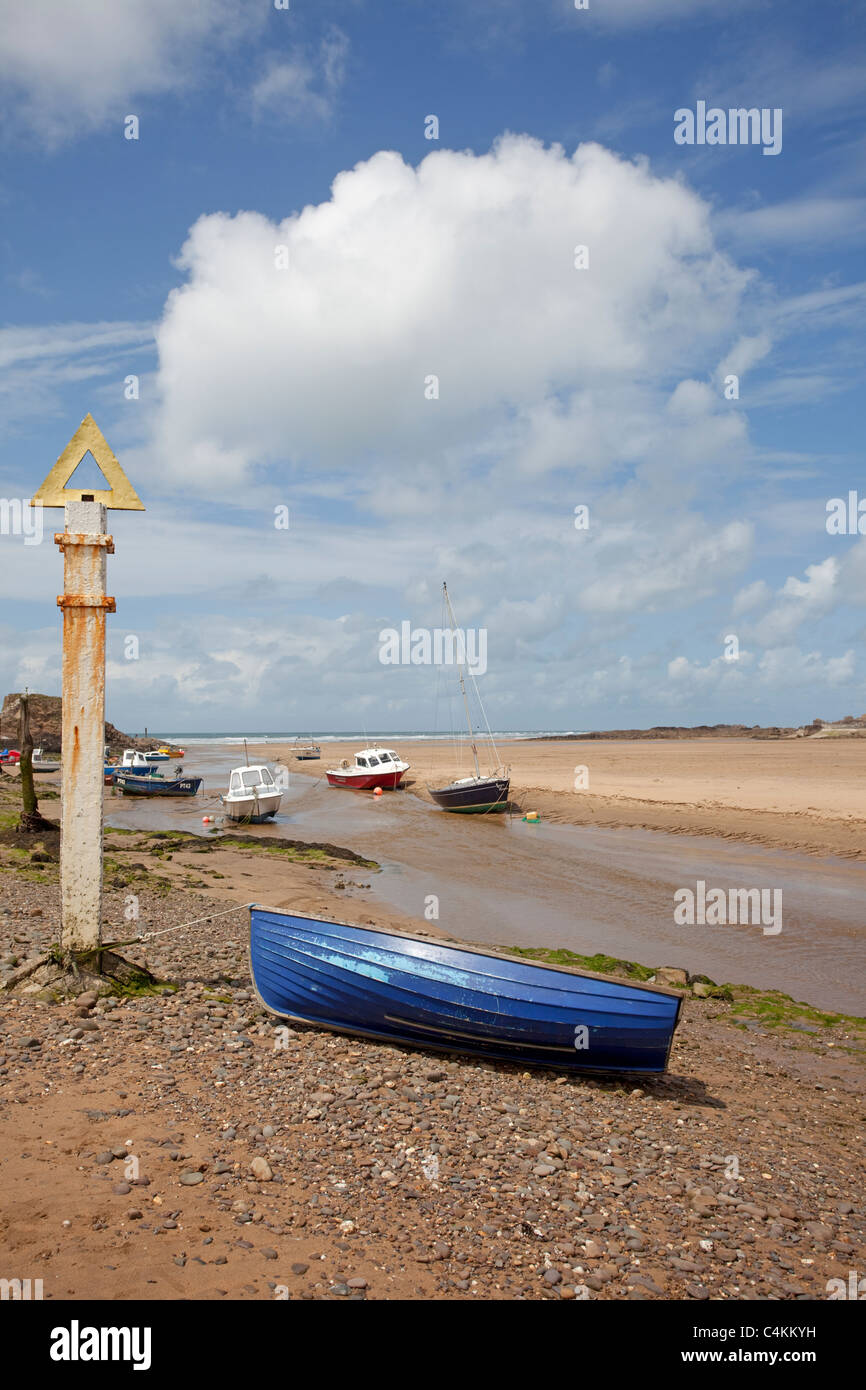 Tide out vertical hi-res stock photography and images - Alamy