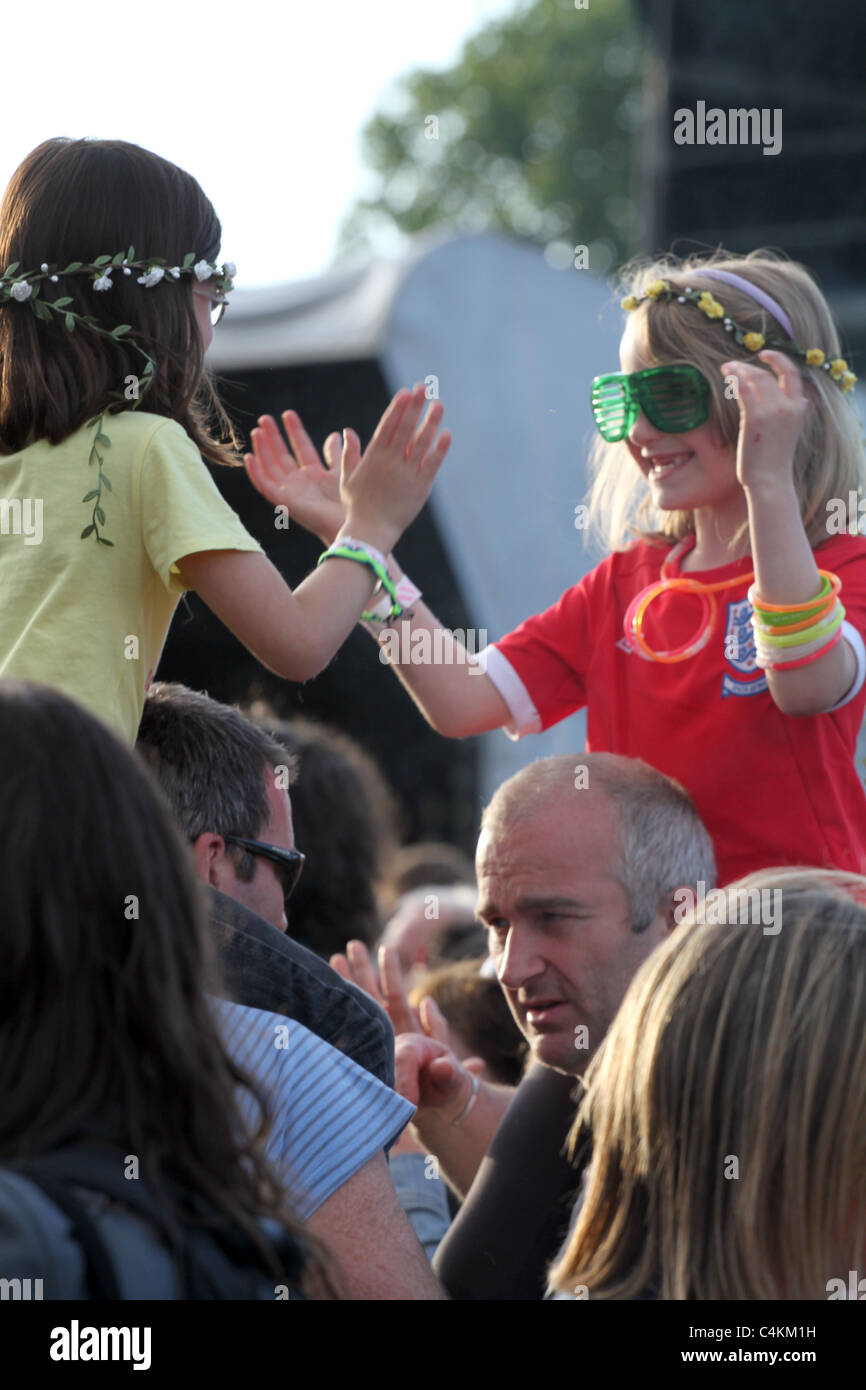 Music festival family hi-res stock photography and images - Alamy