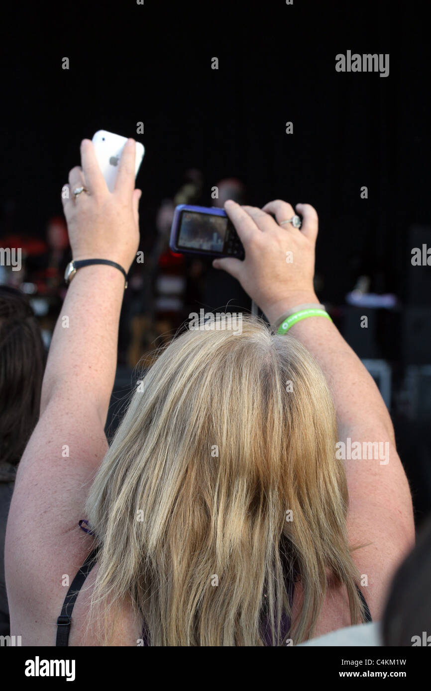 Filming iphone hi-res stock photography and images - Alamy