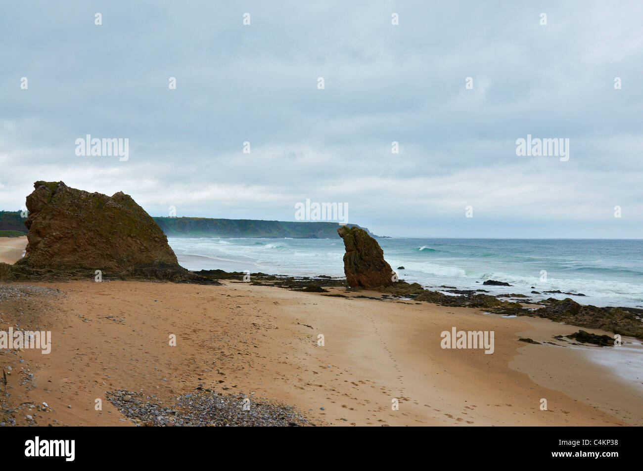 Beach at Cullen in Scotland with the Cullen rocks Stock Photo - Alamy