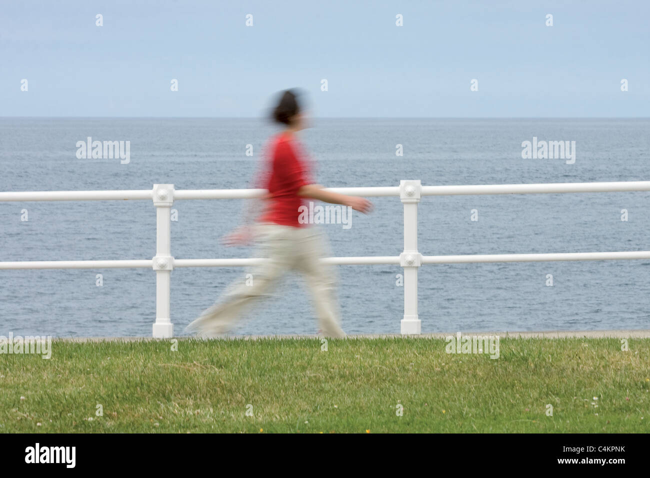 Haciendo footing en el Muro de San Lorenzo. Gijon Stock Photo - Alamy