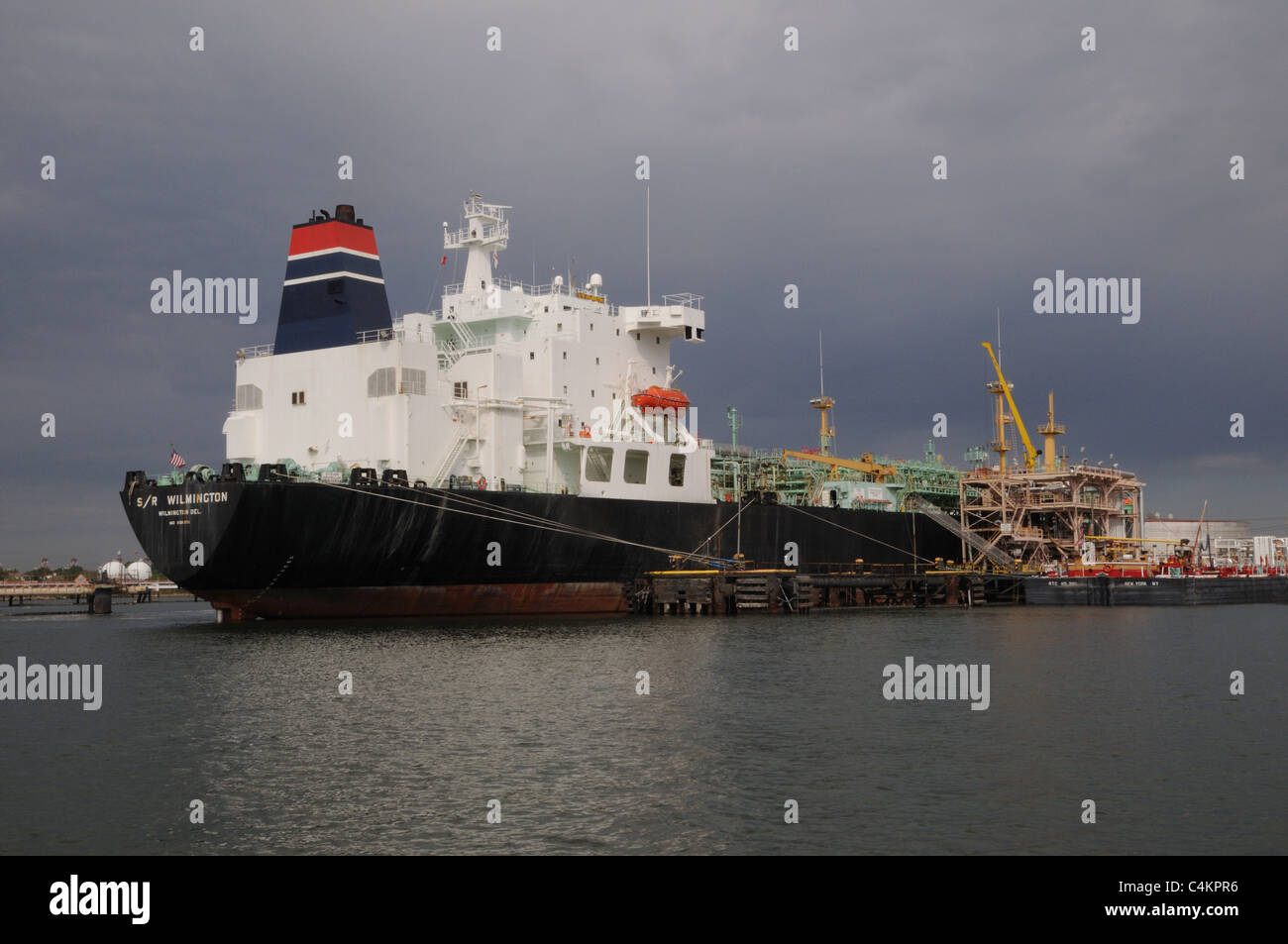 Oil tanker new york hi-res stock photography and images - Alamy