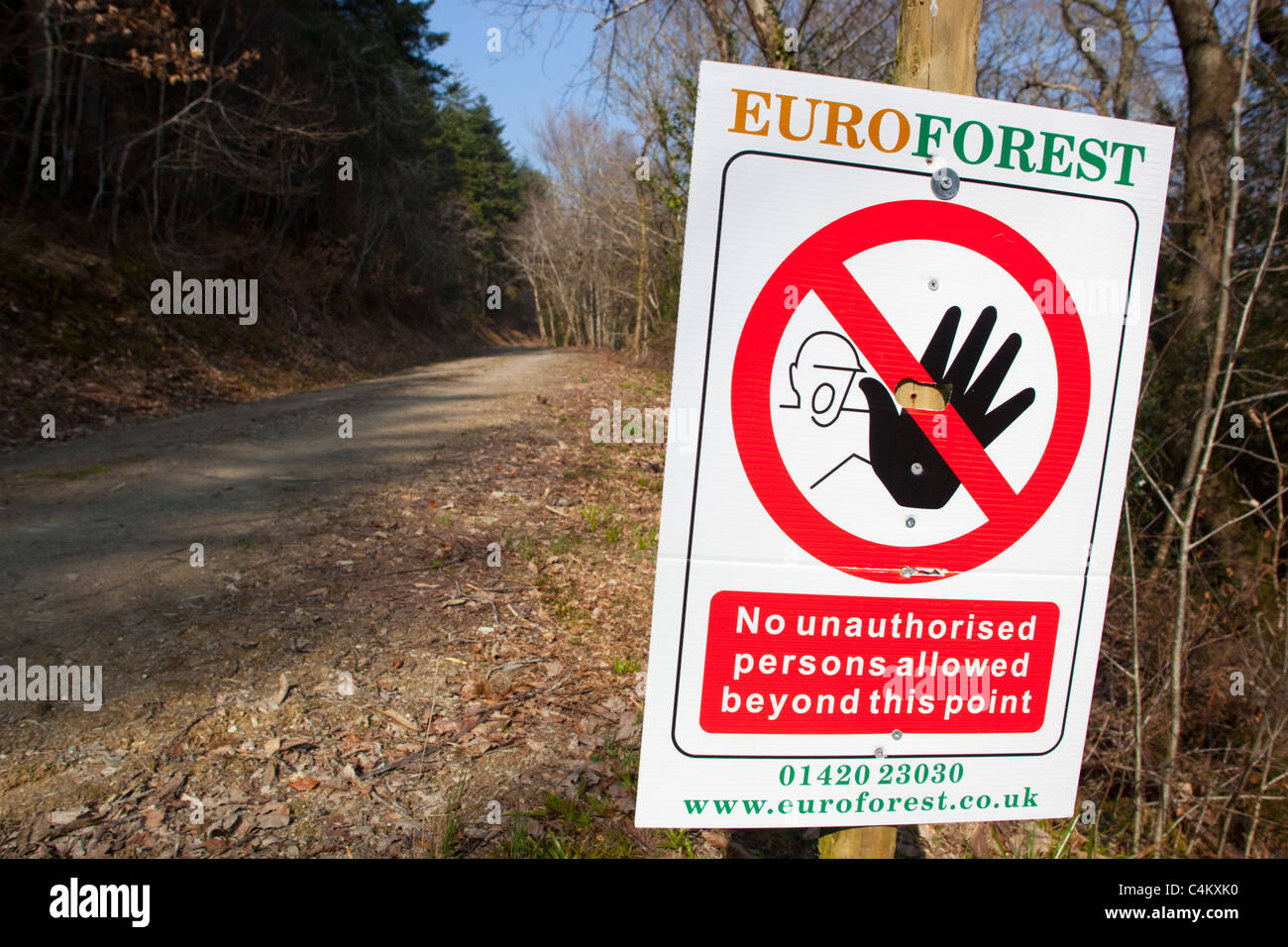 Warning no unauthorised entry sign hi-res stock photography and images ...