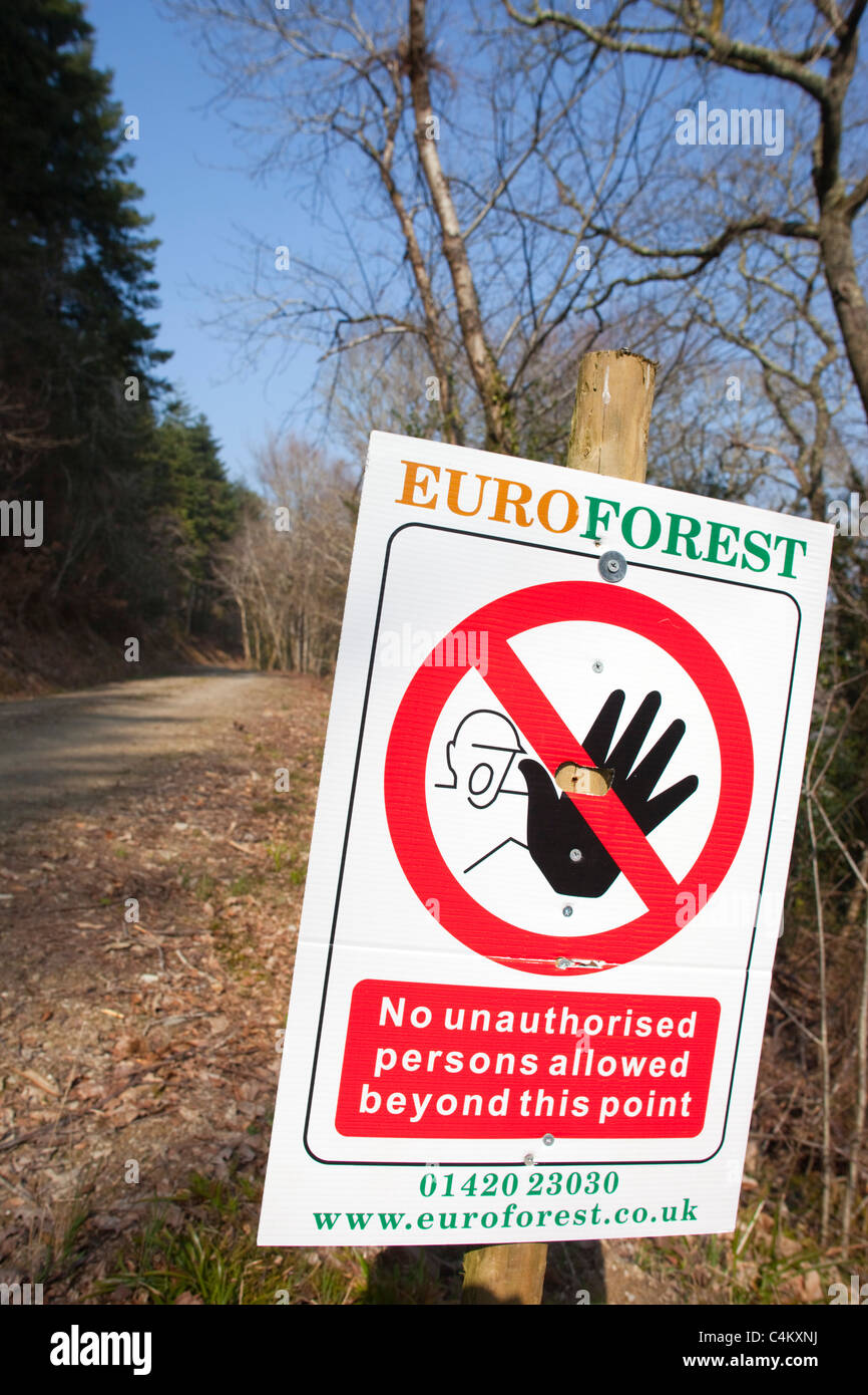 Unauthorised entry sign hi-res stock photography and images - Alamy