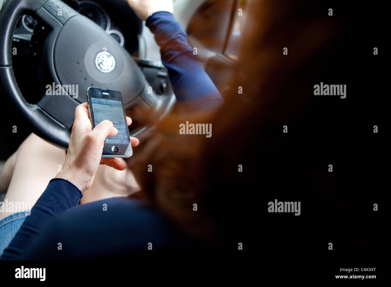 Woman texting on phone whilst driving Stock Photo - Alamy
