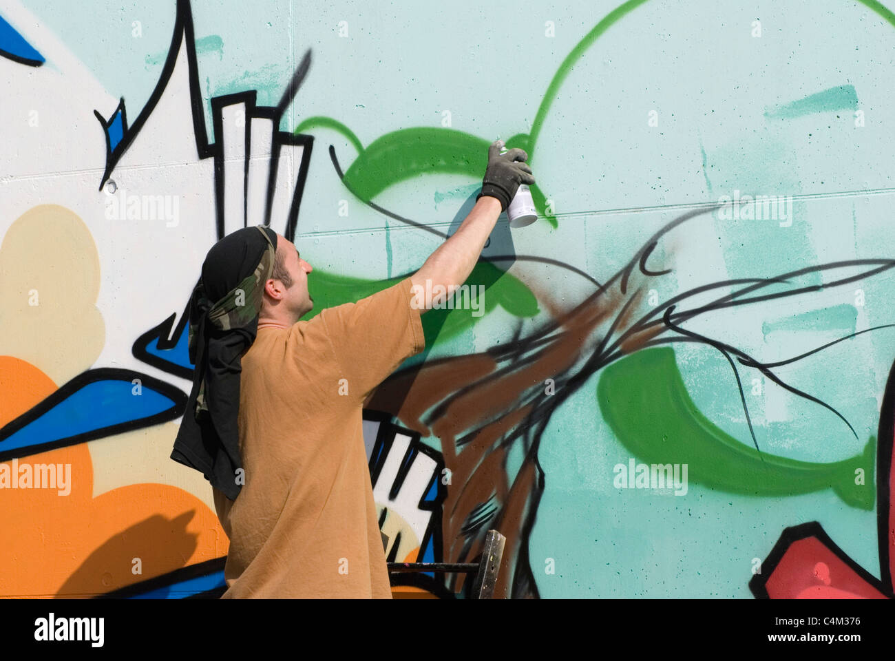graffiti artist at work Stock Photo - Alamy