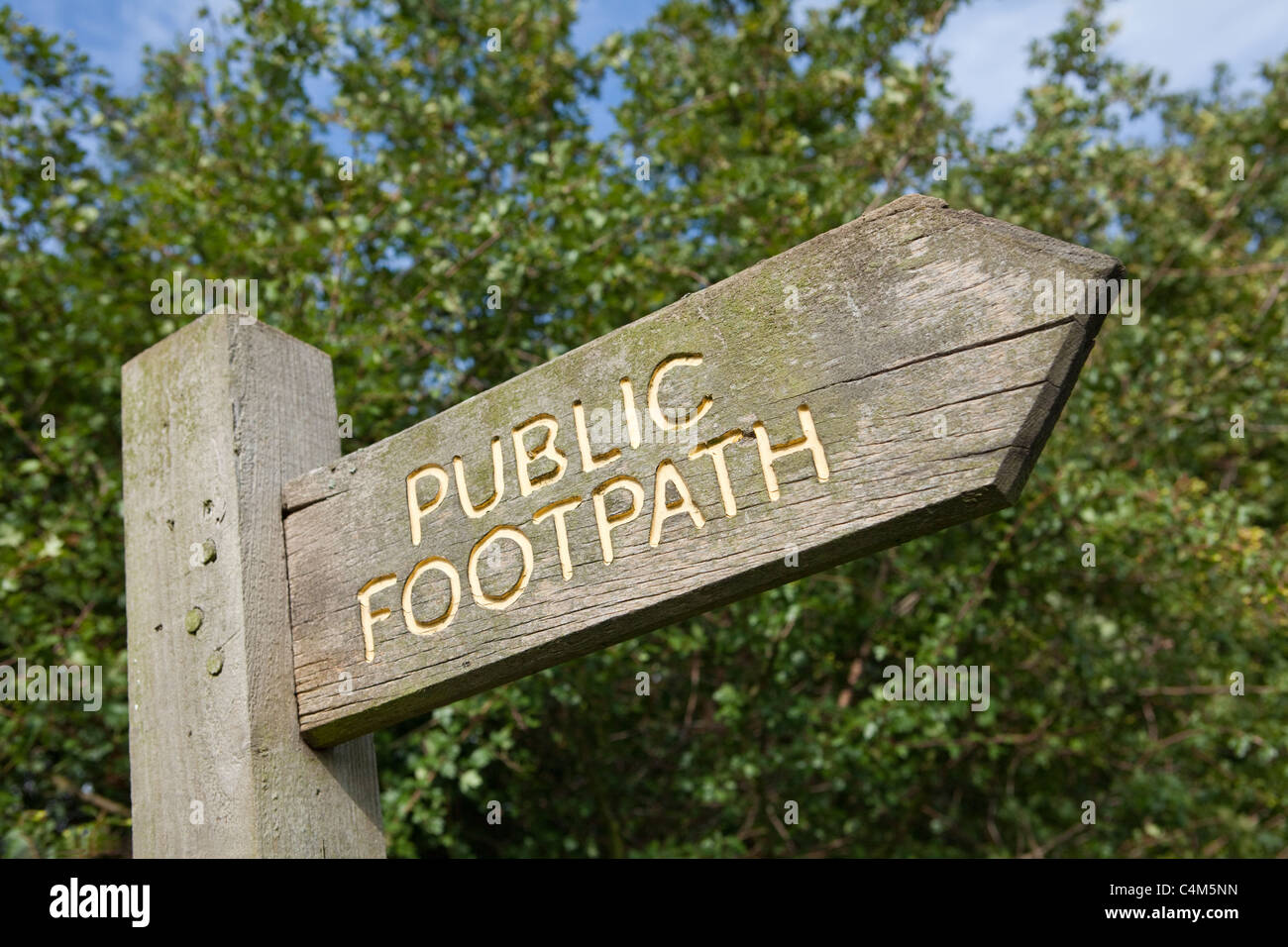 Wooden public footpath sign on post Stock Photo - Alamy