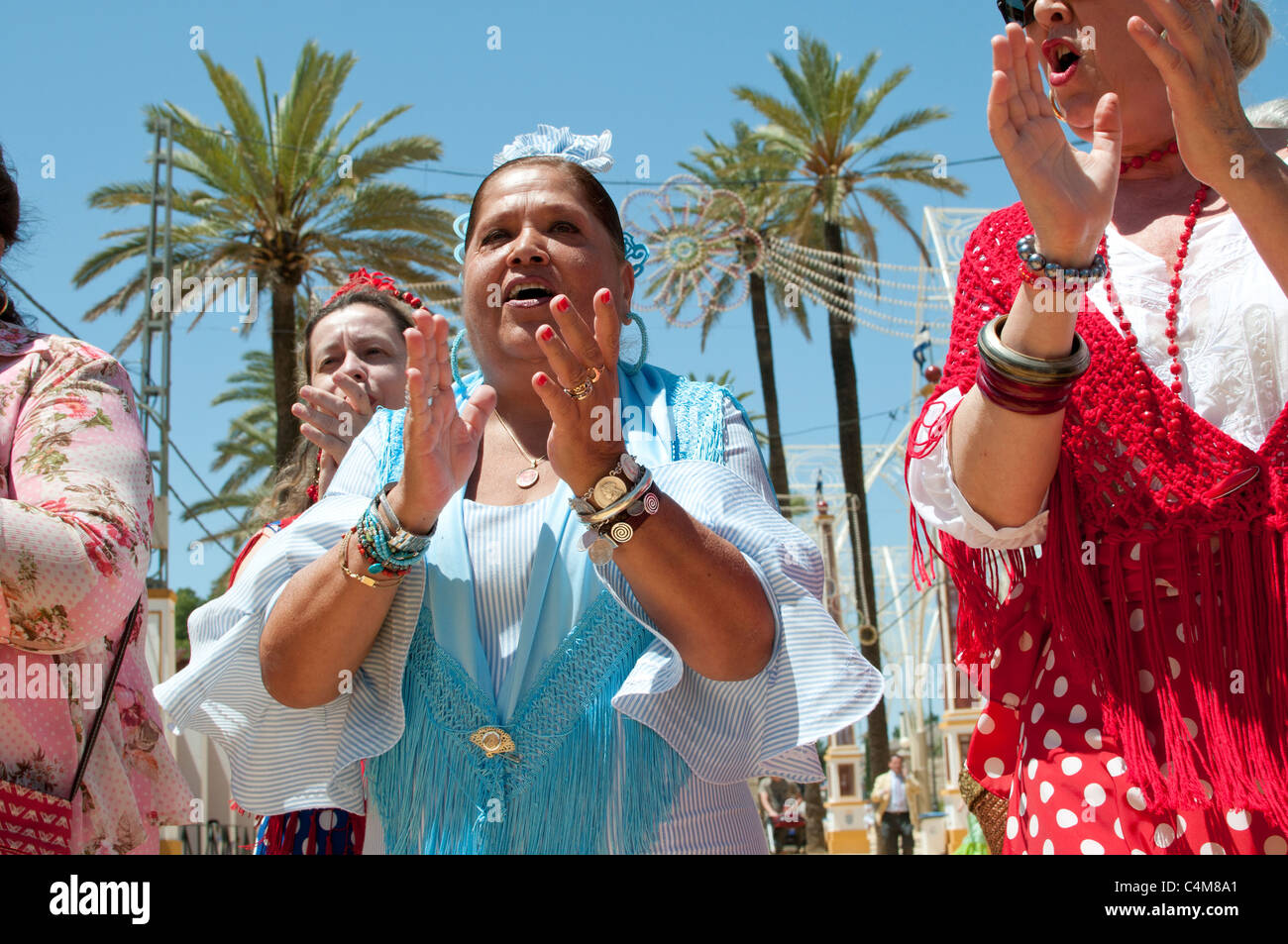 Clapping and singing hi-res stock photography and images - Alamy