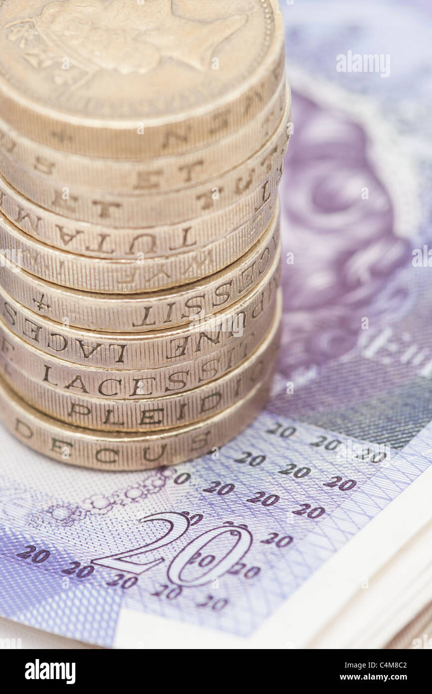 20 pound notes pile hi-res stock photography and images - Alamy