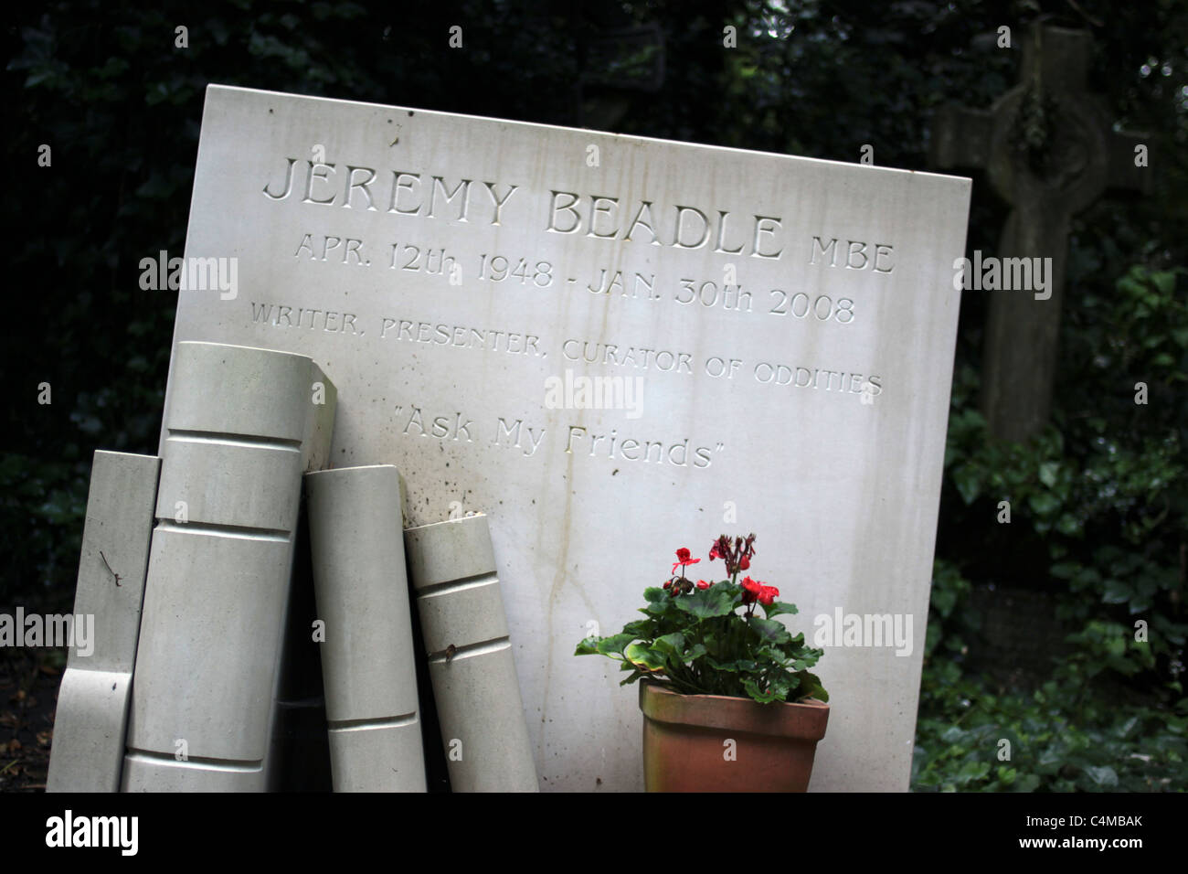 Headstone Highgate Cemetery Stock Photos & Headstone Highgate Cemetery Stock Images - Alamy