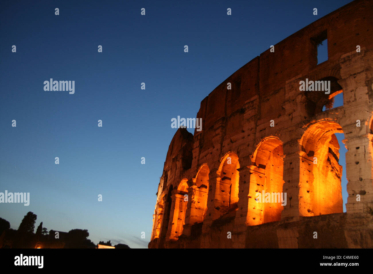 the colosseum at night in rome Stock Photo - Alamy