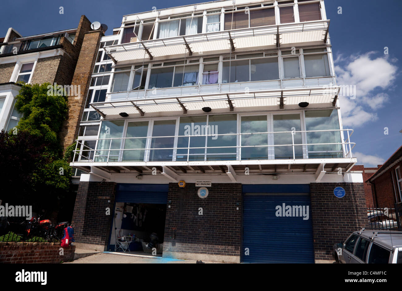 Latymer Upper School boathouse on River Thames, Hammersmith, London ...