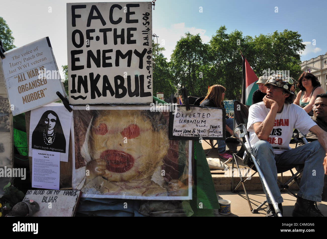 Brian haw peace camp parliament hi-res stock photography and images - Alamy