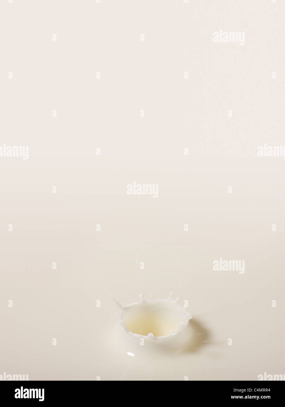 Milk splash hi-res stock photography and images - Alamy