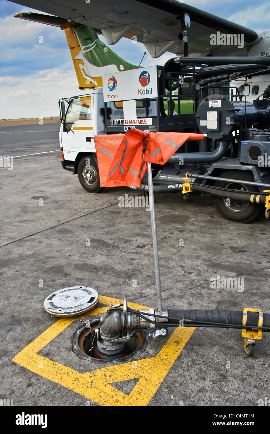 Refuelling plane hi-res stock photography and images - Alamy