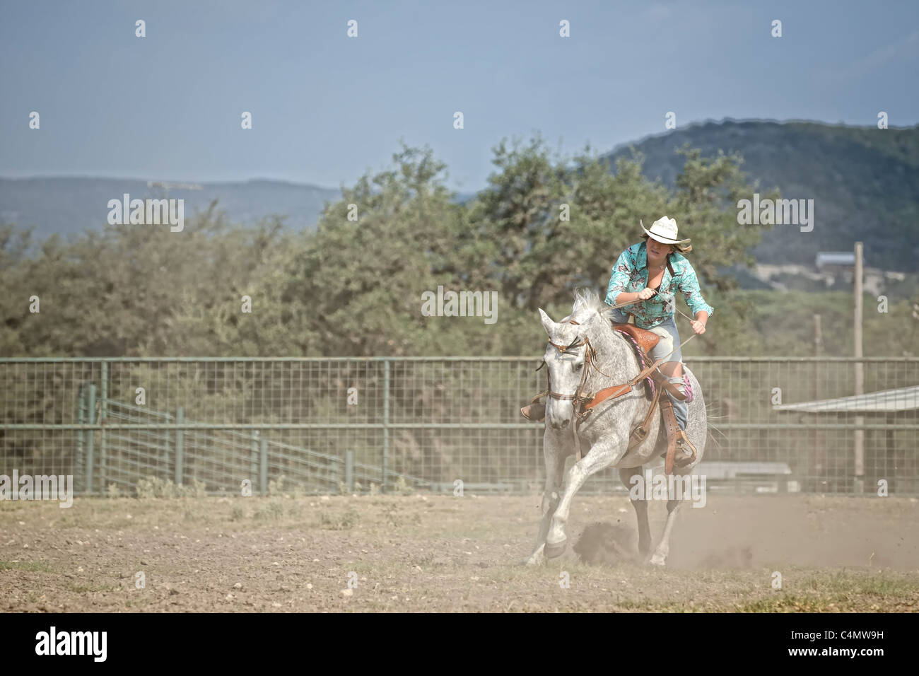 Cowgirl riding horse hi-res stock photography and images - Alamy
