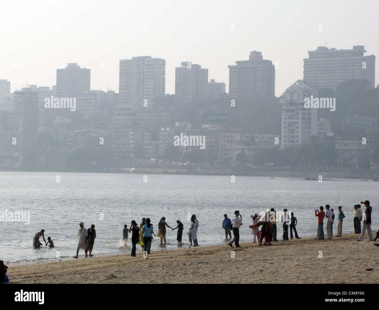 Bathing mumbai hi-res stock photography and images - Alamy