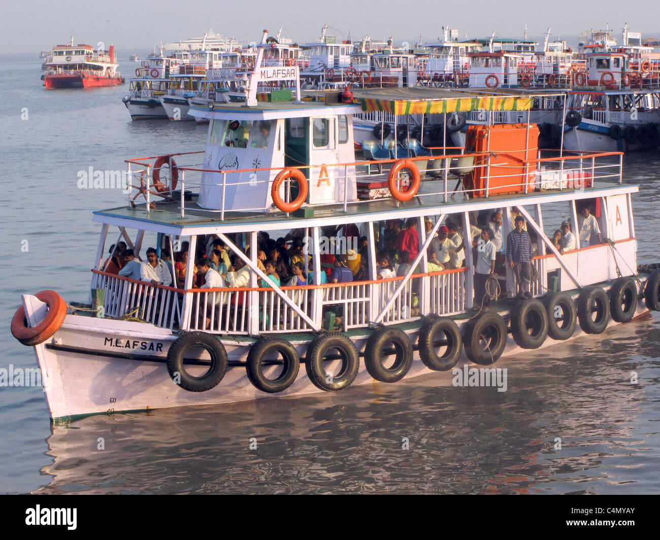 India passenger boat elephanta island hi-res stock photography and ...
