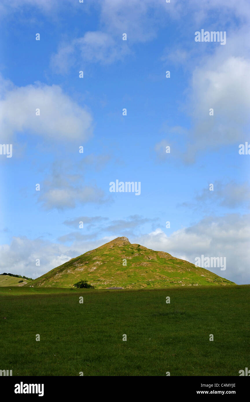 Thorpe cloud dovedale hi-res stock photography and images - Alamy