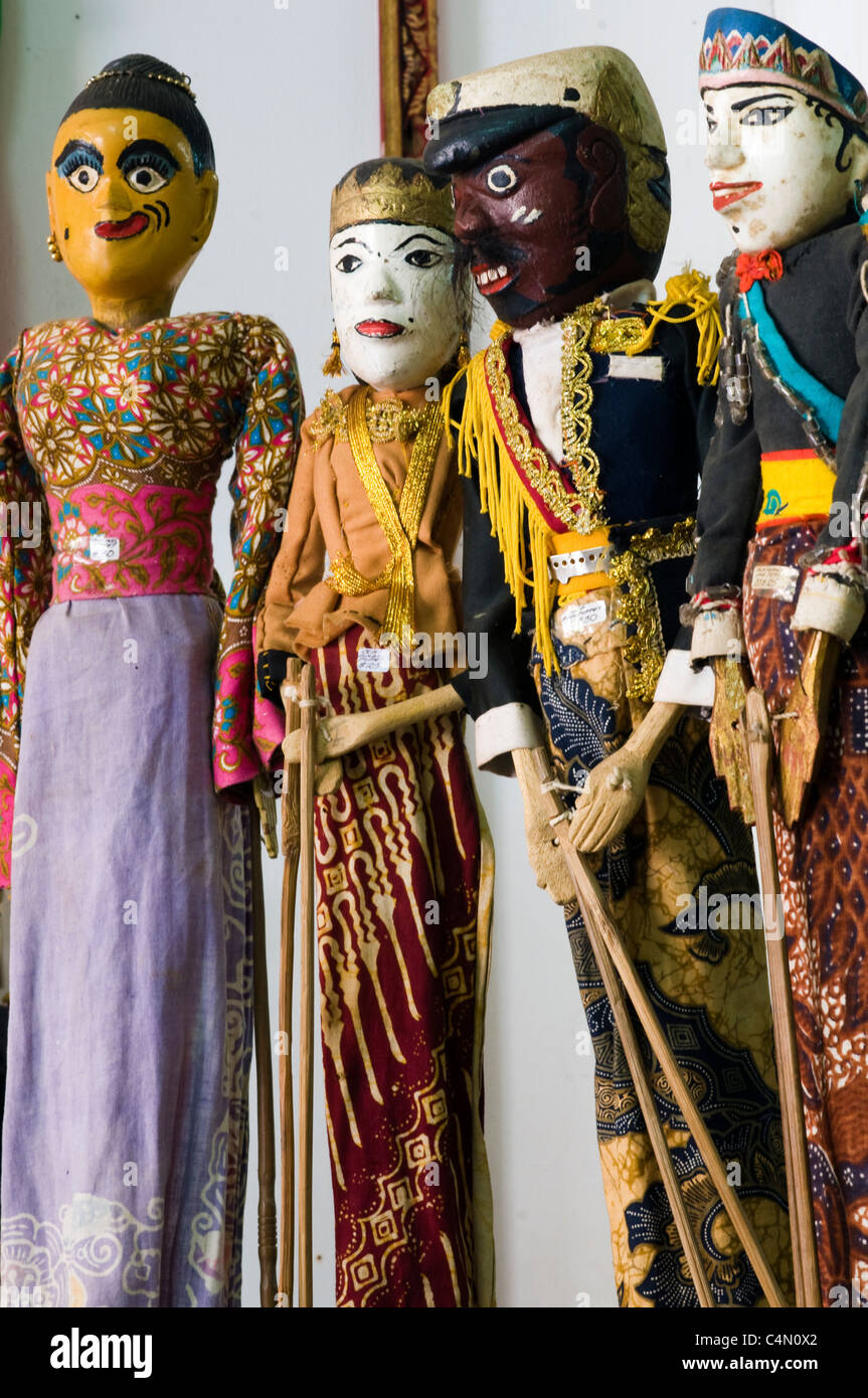 Puppets in craft shop, Jalan Gajah Mada denpasar, bali Stock Photo - Alamy