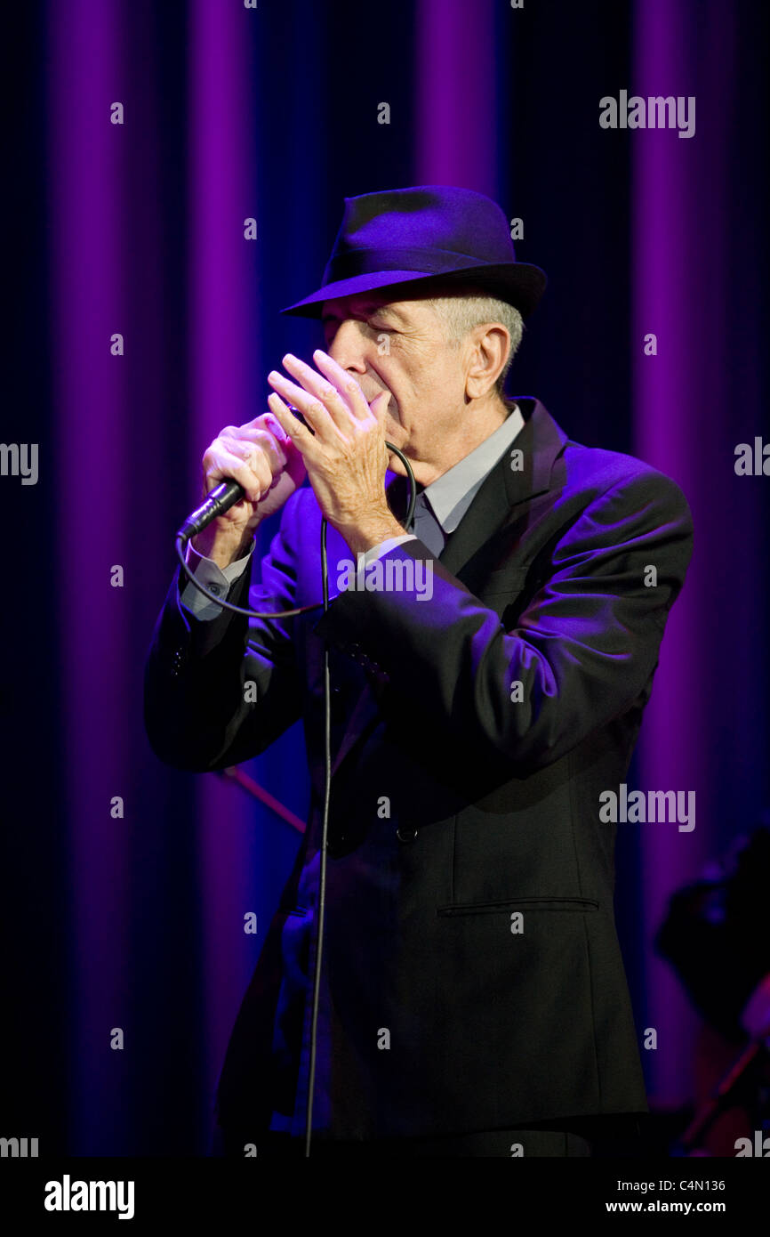 Leonard cohen singer hi-res stock photography and images - Alamy