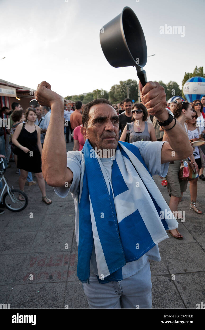 Pot banging hi-res stock photography and images - Alamy