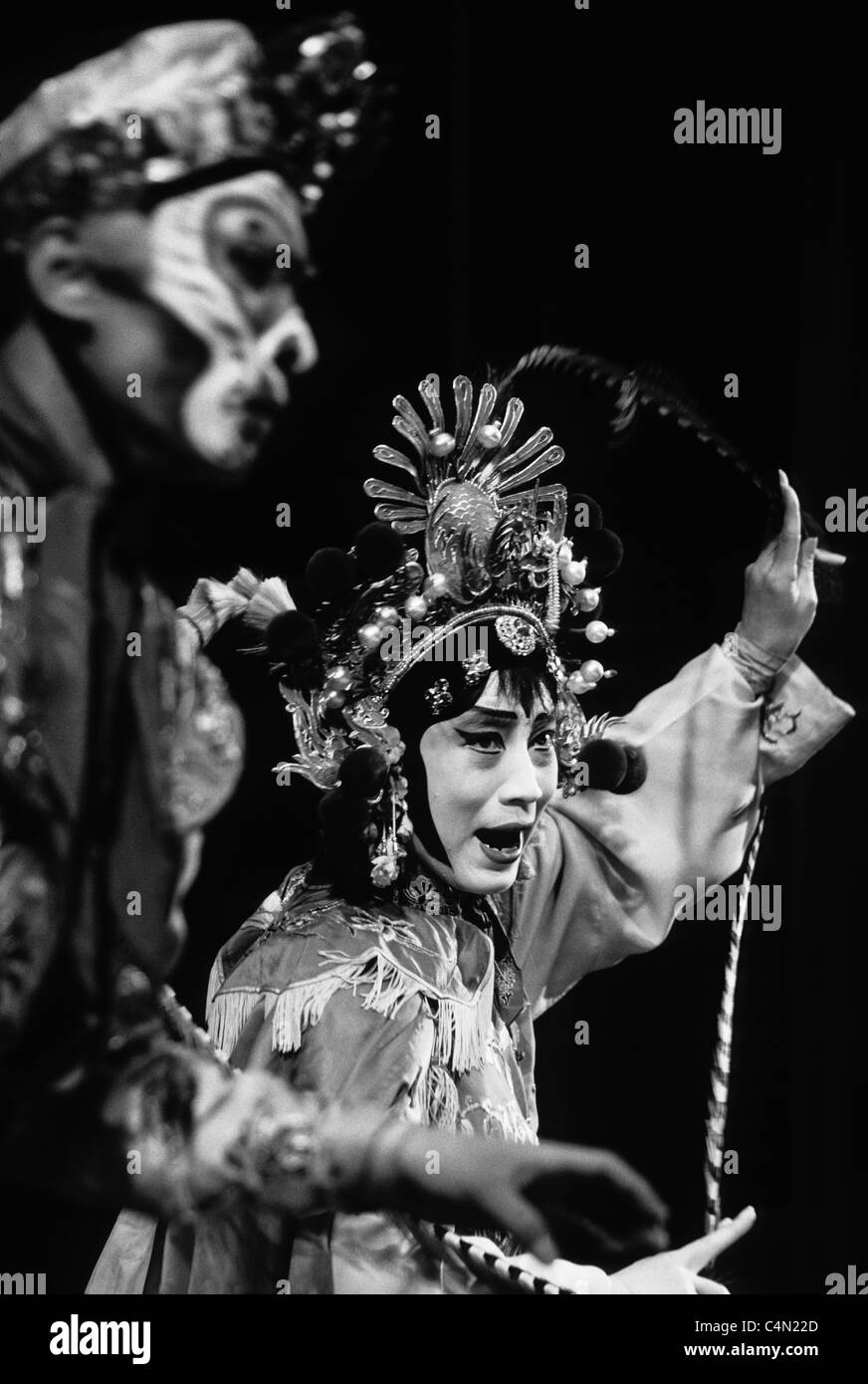 China peking opera performance Black and White Stock Photos & Images ...