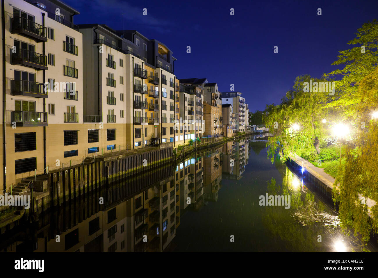 Apartment block beside river hi-res stock photography and images - Alamy