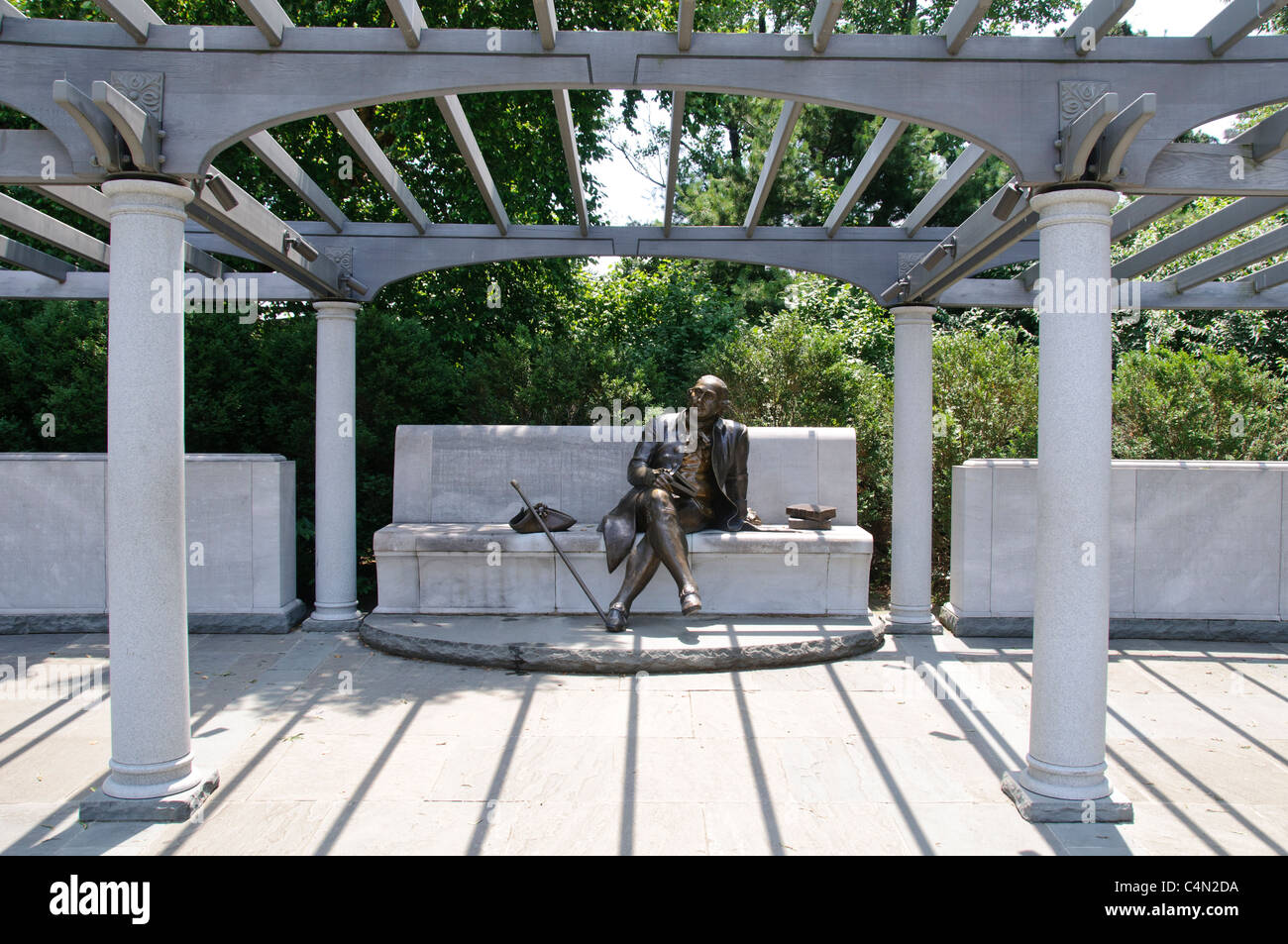 George mason seated statue hi-res stock photography and images - Alamy
