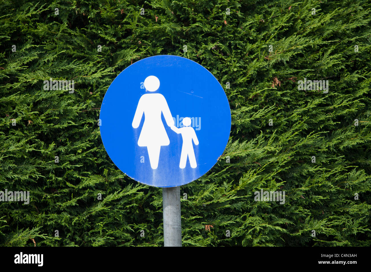 Parent and child road sign hi-res stock photography and images - Alamy