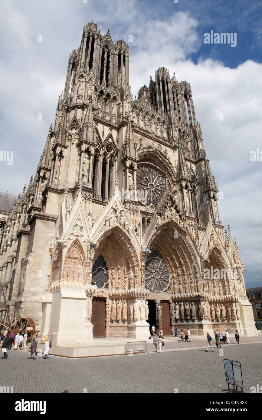 Notre dame of reims cathedral hi-res stock photography and images - Alamy