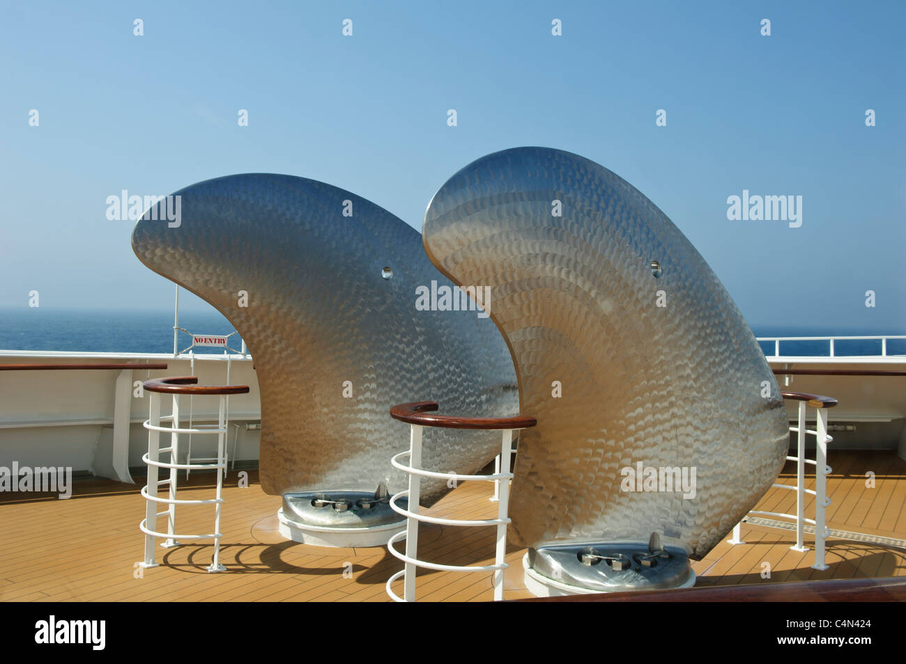 Queen mary 2 ship bow hi-res stock photography and images - Alamy